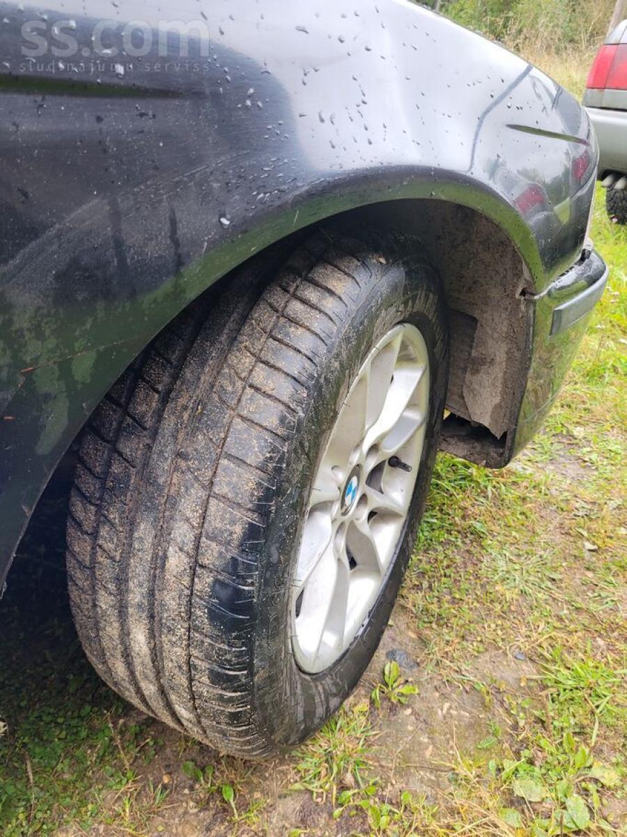 Melns BMW 525 1997 Aizkraukle, ar dzinēja tilpumu 2.50 L un nobraukumu 366 tūkst. km par 1100 €, foto 4 vietnē AUTOMOTO.COM.LV