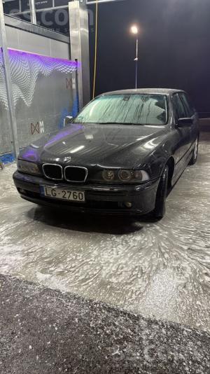 Black BMW 525 2001 in Riga, with an engine capacity of 2.50 L and mileage of 369 thousand km for 2000 €, photo 2 on AUTOMOTO.COM.LV