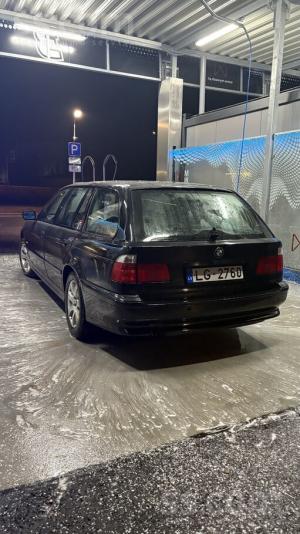 Black BMW 525 2001 in Riga, with an engine capacity of 2.50 L and mileage of 369 thousand km for 2000 €, photo 8 on AUTOMOTO.COM.LV