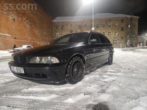 Melns BMW 525 2001 Liepāja, ar dzinēja tilpumu 2.50 L un nobraukumu 411 tūkst. km par 2650 €, foto  vietnē AUTOMOTO.COM.LV