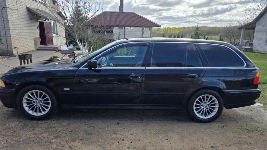 Black BMW 525 2001 in Vilnius, with an engine capacity of 2.50 L and mileage of 440 thousand km for 2200 €, photo 10 on AUTOMOTO.COM.LV