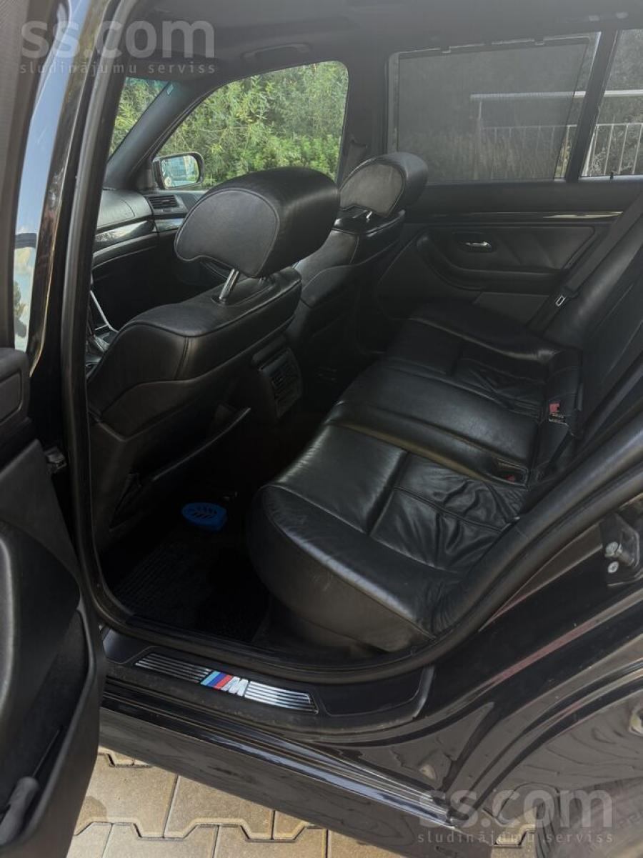 Black BMW 525 2001 in Riga, with an engine capacity of 2.50 L and mileage of 380 thousand km for 2999 €, photo 10 on AUTOMOTO.COM.LV