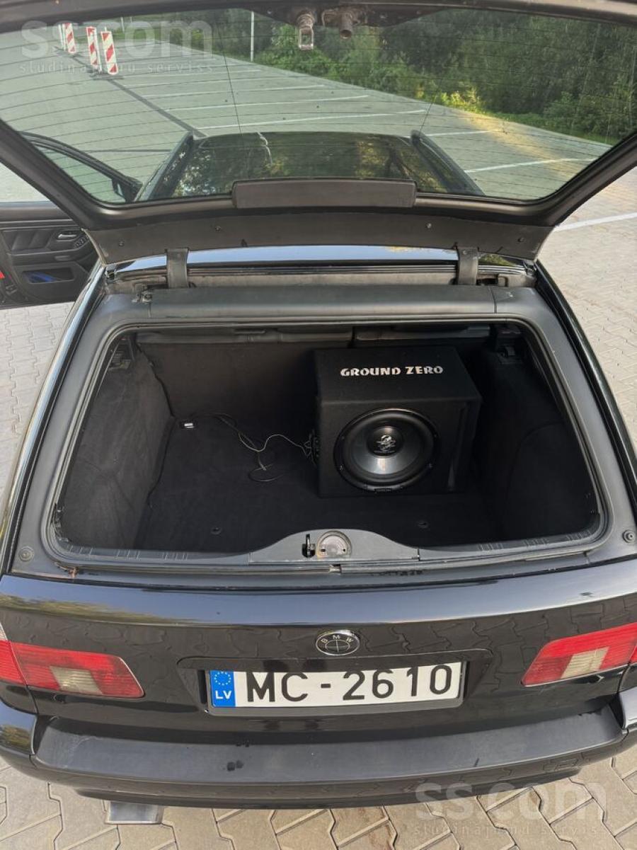 Black BMW 525 2001 in Riga, with an engine capacity of 2.50 L and mileage of 380 thousand km for 2899 €, photo 6 on AUTOMOTO.COM.LV