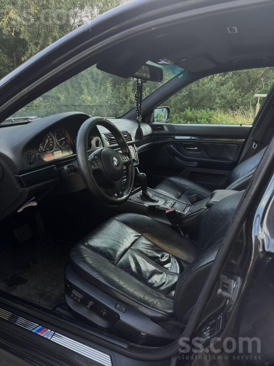 Black BMW 525 2001 in Riga, with an engine capacity of 2.50 L and mileage of 380 thousand km for 2899 €, photo 7 on AUTOMOTO.COM.LV