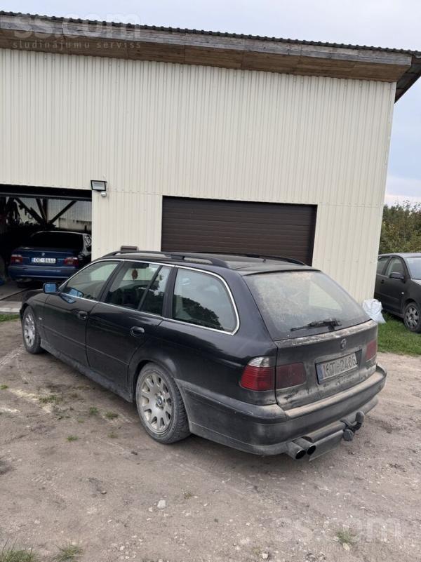 Black BMW 525 2001 in Rezekne, with an engine capacity of 2.50 L and mileage of 450 thousand km for 1100 €, photo 3 on AUTOMOTO.COM.LV