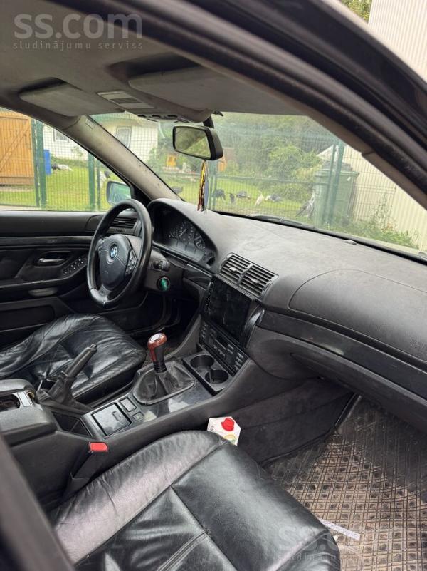 Black BMW 525 2001 in Rezekne, with an engine capacity of 2.50 L and mileage of 450 thousand km for 1100 €, photo 4 on AUTOMOTO.COM.LV