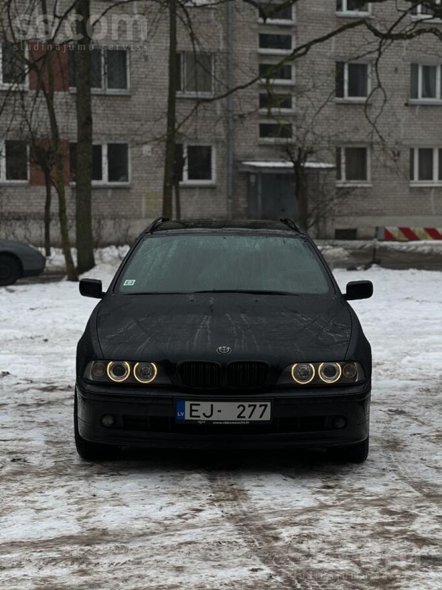 Black BMW 525 2002 in Riga, with an engine capacity of 2.50 L and mileage of 311 thousand km for 2250 €, photo 1 on AUTOMOTO.COM.LV