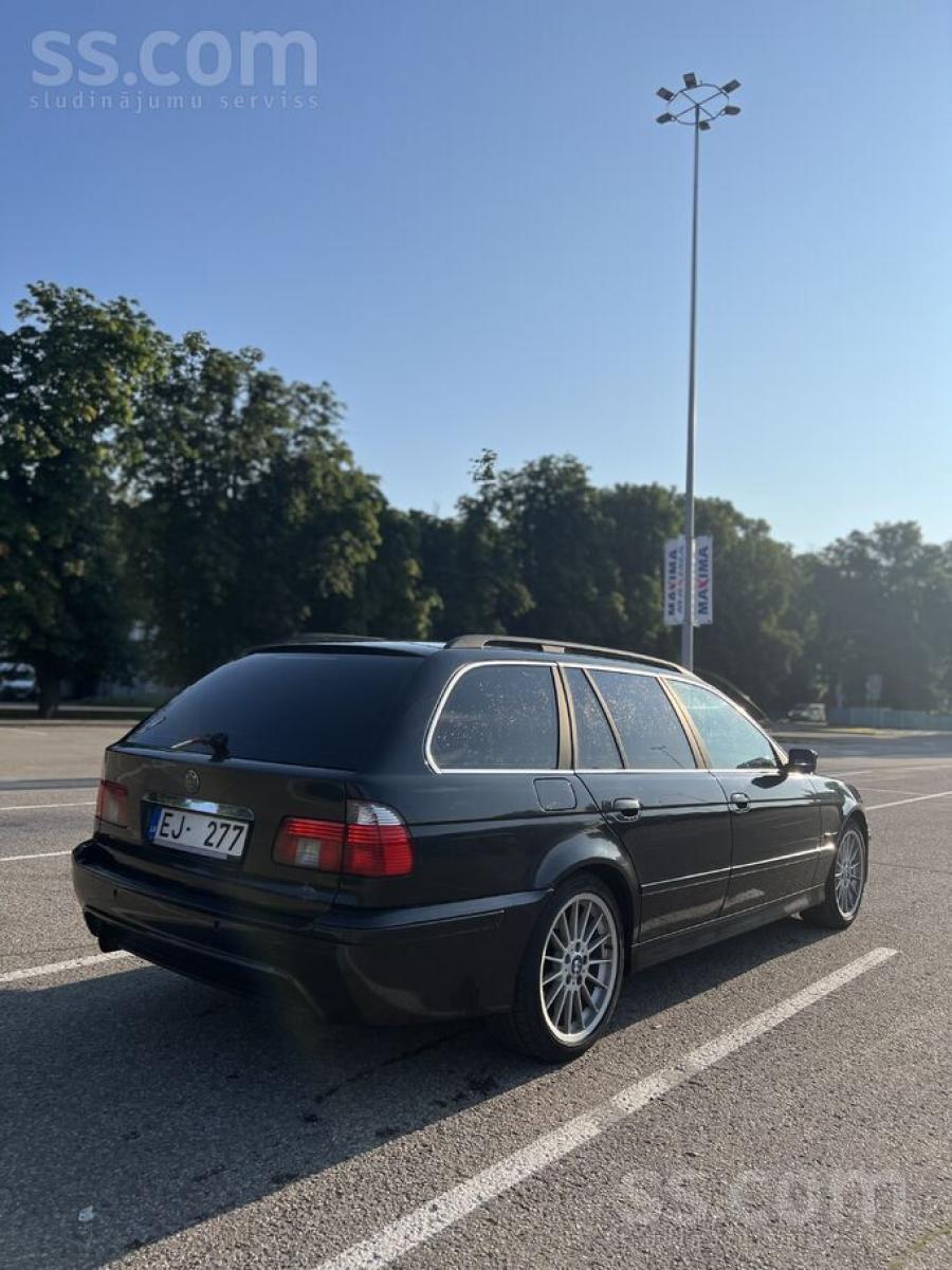 Black BMW 525 2002 in Riga, with an engine capacity of 2.50 L and mileage of 311 thousand km for 2250 €, photo 4 on AUTOMOTO.COM.LV
