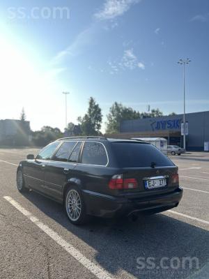 Black BMW 525 2002 in Riga, with an engine capacity of 2.50 L and mileage of 311 thousand km for 2250 €, photo 5 on AUTOMOTO.COM.LV