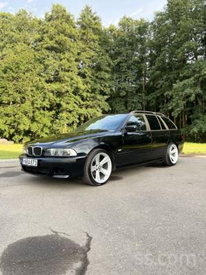 Black BMW 525 2002 in Riga, with an engine capacity of 3.00 L and mileage of 423 thousand km for 3950 €, photo 2 on AUTOMOTO.COM.LV