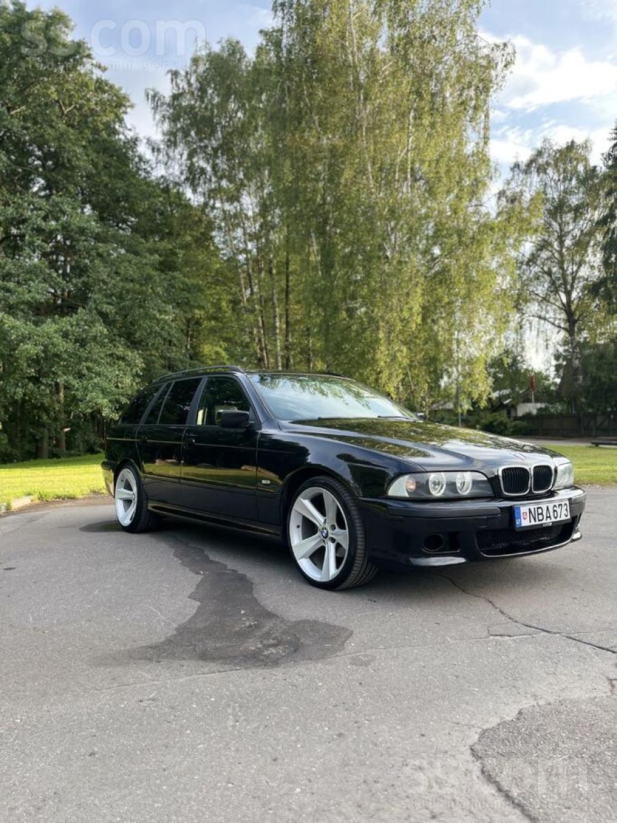 Black BMW 525 2002 in Riga, with an engine capacity of 3.00 L and mileage of 423 thousand km for 3950 €, photo 3 on AUTOMOTO.COM.LV