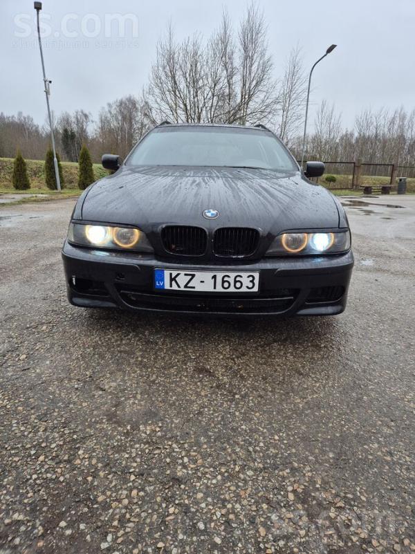 Black BMW 525 2002 in Valmiera, with an engine capacity of 2.50 L and mileage of 387 thousand km for 2450 €, photo 2 on AUTOMOTO.COM.LV