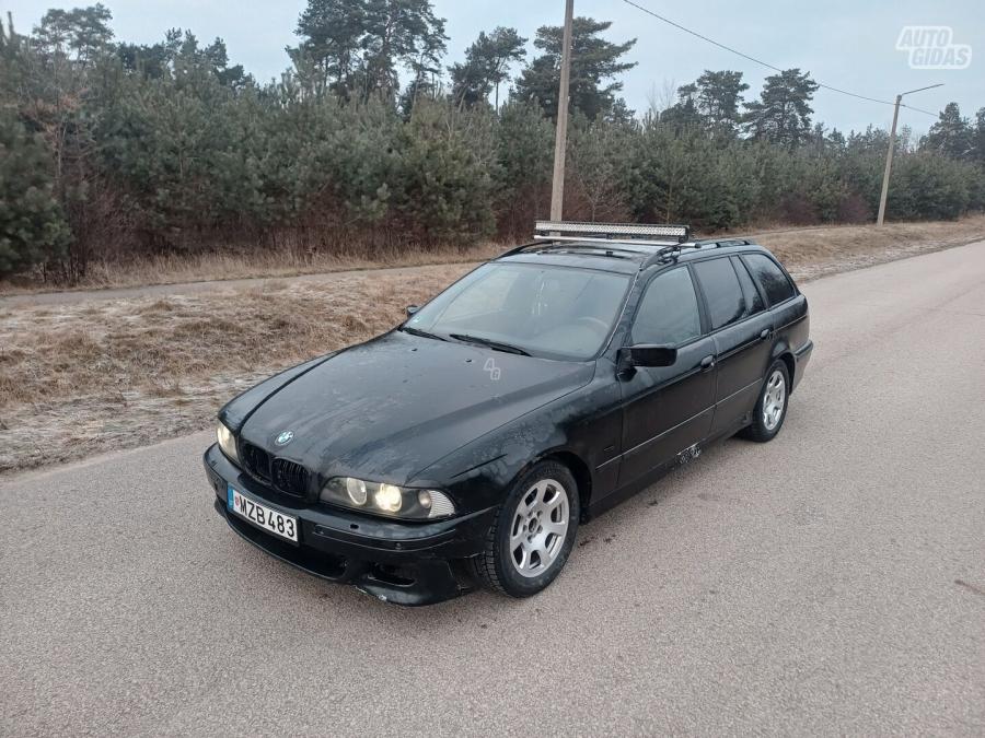 Melns BMW 525 2002 Kauņa, ar dzinēja tilpumu 2.50 L un nobraukumu 340 tūkst. km par 1500 €, foto 2 vietnē AUTOMOTO.COM.LV