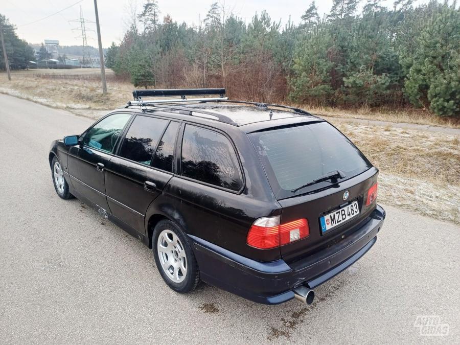 Melns BMW 525 2002 Kauņa, ar dzinēja tilpumu 2.50 L un nobraukumu 340 tūkst. km par 1500 €, foto 4 vietnē AUTOMOTO.COM.LV