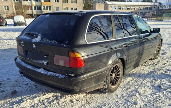 Black BMW 525 2002 in Vilnius, with an engine capacity of 2.50 L and mileage of 389 thousand km for 1550 €, photo 3 on AUTOMOTO.COM.LV