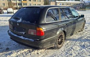 Melns BMW 525 2002 Viļņa, ar dzinēja tilpumu 2.50 L un nobraukumu 389 tūkst. km par 1550 €, foto 3 vietnē AUTOMOTO.COM.LV