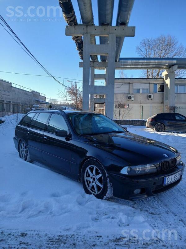 Black BMW 525 2002 in Riga, with an engine capacity of 2.50 L and mileage of 440 thousand km for 2600 €, photo 3 on AUTOMOTO.COM.LV