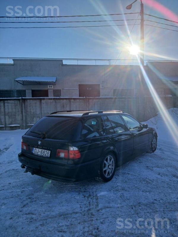 Black BMW 525 2002 in Riga, with an engine capacity of 2.50 L and mileage of 440 thousand km for 2600 €, photo 5 on AUTOMOTO.COM.LV