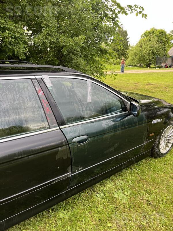Melns BMW 525 2002 Rīga, ar dzinēja tilpumu 2.50 L un nobraukumu 350 tūkst. km par 1050 €, foto 6 vietnē AUTOMOTO.COM.LV