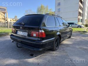 Melns BMW 525 2002 Rīga, ar dzinēja tilpumu 2.50 L un nobraukumu 440 tūkst. km par 1600 €, foto  vietnē AUTOMOTO.COM.LV