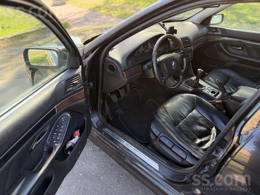 Melns BMW 525 2002 Rīga, ar dzinēja tilpumu 2.50 L un nobraukumu 440 tūkst. km par 1600 €, foto 8 vietnē AUTOMOTO.COM.LV