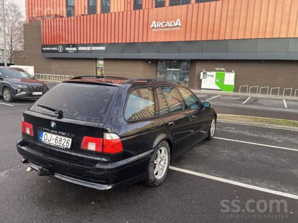 Melns BMW 525 2002 Rīga, ar dzinēja tilpumu 2.50 L un nobraukumu 450 tūkst. km par 1750 €, foto 3 vietnē AUTOMOTO.COM.LV