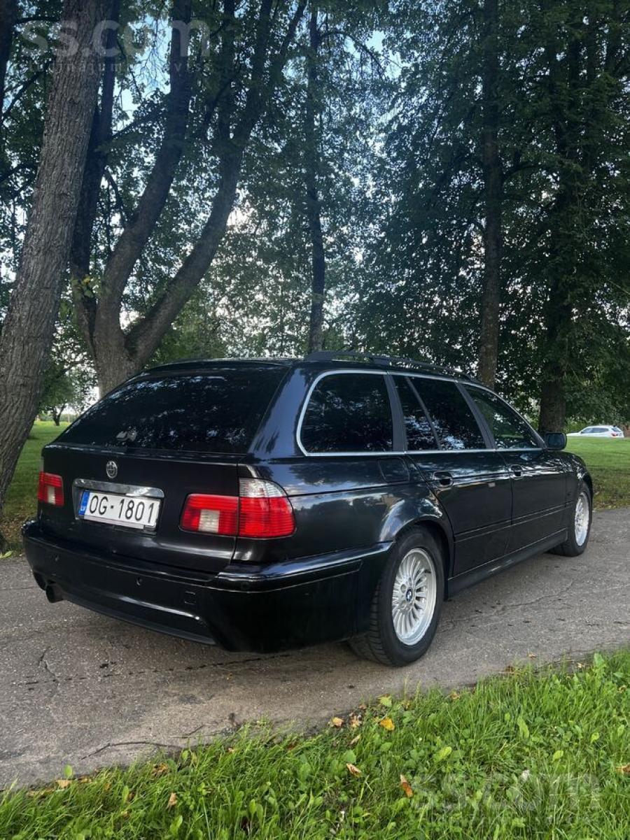 Black BMW 525 2002 in Daugavpils, with an engine capacity of 2.50 L and mileage of 314 thousand km for 1700 €, photo 1 on AUTOMOTO.COM.LV