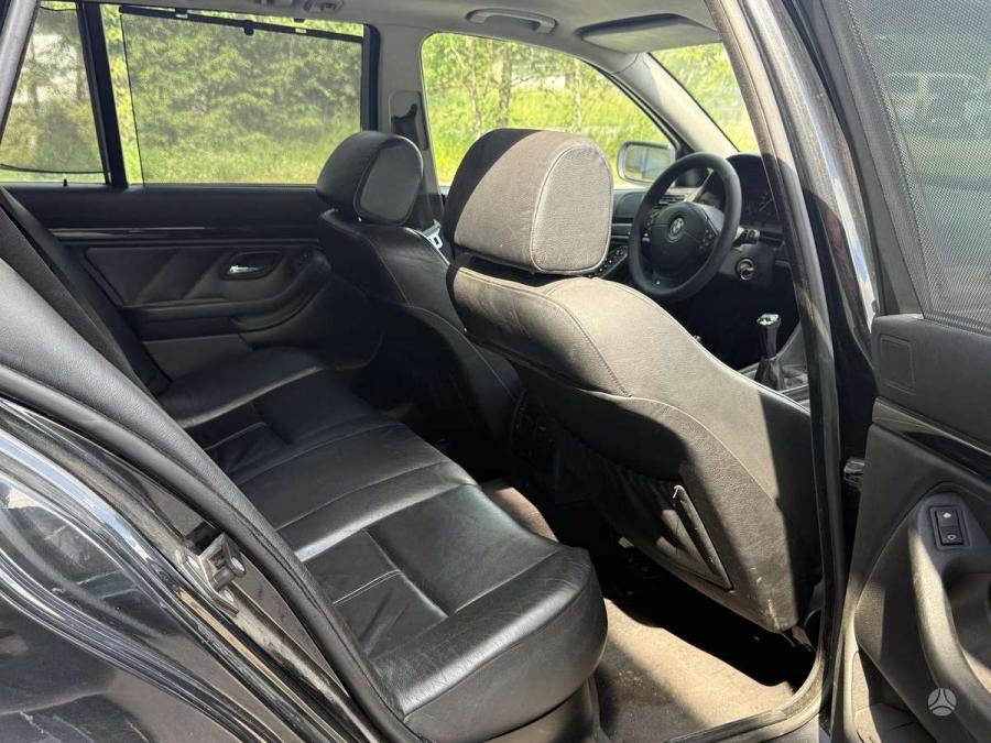 Melns BMW 525 2002 Viļņa, ar dzinēja tilpumu 2.50 L un nobraukumu 353 tūkst. km par 1700 €, foto 12 vietnē AUTOMOTO.COM.LV
