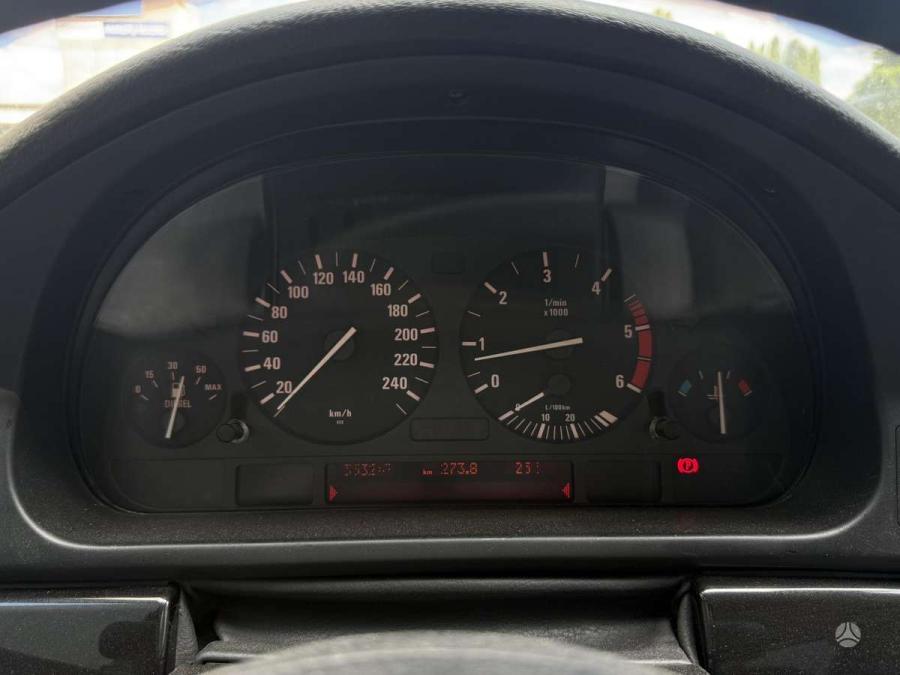 Melns BMW 525 2002 Viļņa, ar dzinēja tilpumu 2.50 L un nobraukumu 353 tūkst. km par 1700 €, foto 15 vietnē AUTOMOTO.COM.LV
