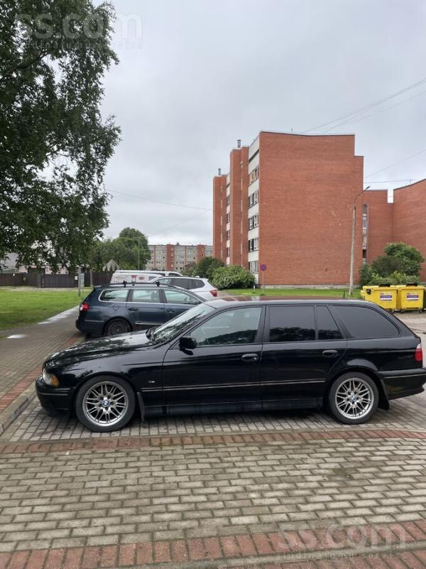 Melns BMW 525 2003 Rīga, ar dzinēja tilpumu 3.00 L un nobraukumu 407 tūkst. km par 1300 €, foto 1 vietnē AUTOMOTO.COM.LV