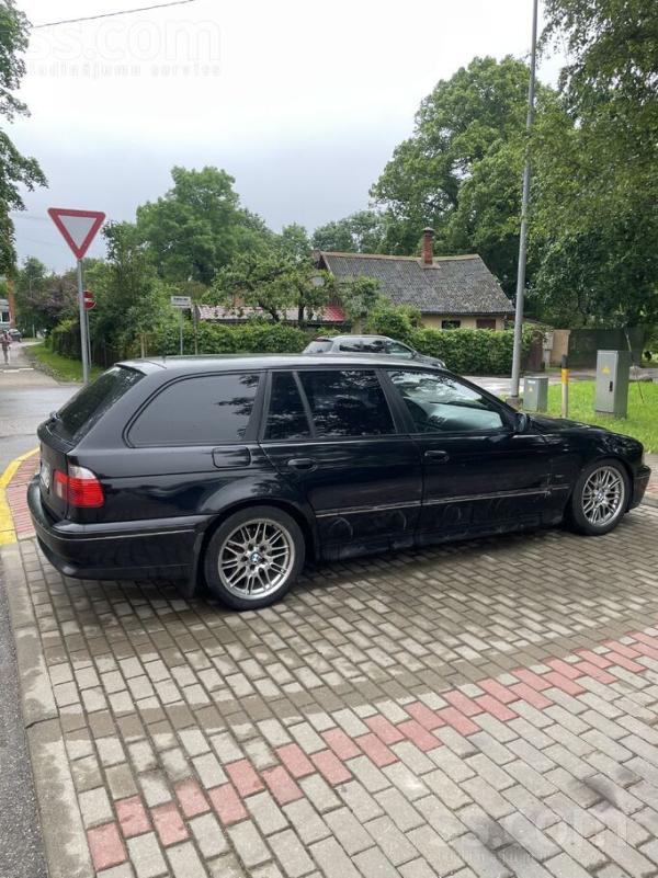 Melns BMW 525 2003 Rīga, ar dzinēja tilpumu 3.00 L un nobraukumu 407 tūkst. km par 1300 €, foto 2 vietnē AUTOMOTO.COM.LV