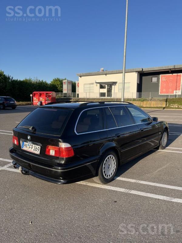Black BMW 525 2003 in Jekabpils, with an engine capacity of 2.50 L and mileage of 313 thousand km for 2999 €, photo 3 on AUTOMOTO.COM.LV