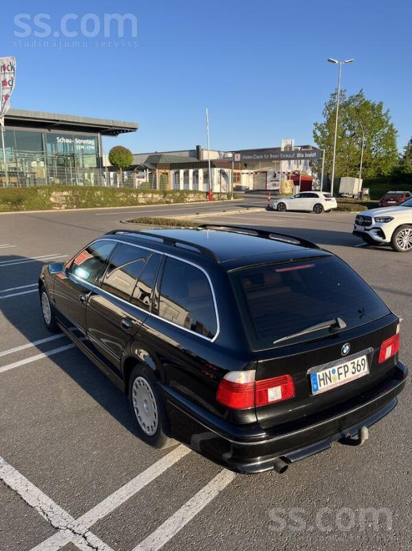 Black BMW 525 2003 in Jekabpils, with an engine capacity of 2.50 L and mileage of 313 thousand km for 2999 €, photo 4 on AUTOMOTO.COM.LV