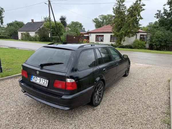 Black BMW 525 2003 in Ventspils, with an engine capacity of 2.50 L and mileage of 418 thousand km for 1490 €, photo 4 on AUTOMOTO.COM.LV