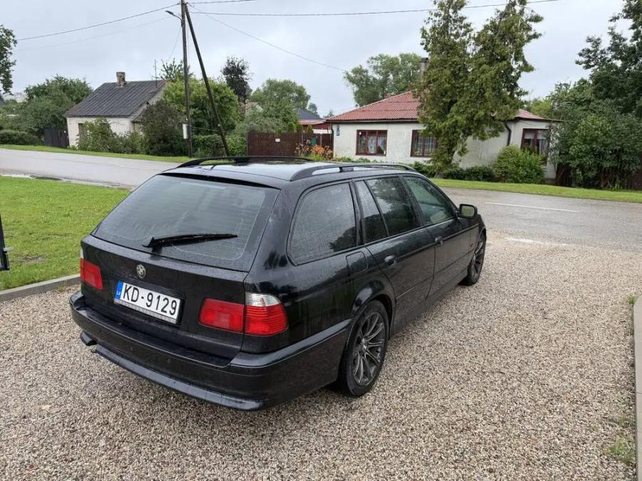 Black BMW 525 2003 in Ventspils, with an engine capacity of 2.50 L and mileage of 418 thousand km for 1490 €, photo 5 on AUTOMOTO.COM.LV