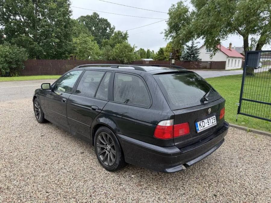 Black BMW 525 2003 in Ventspils, with an engine capacity of 2.50 L and mileage of 418 thousand km for 1490 €, photo 6 on AUTOMOTO.COM.LV