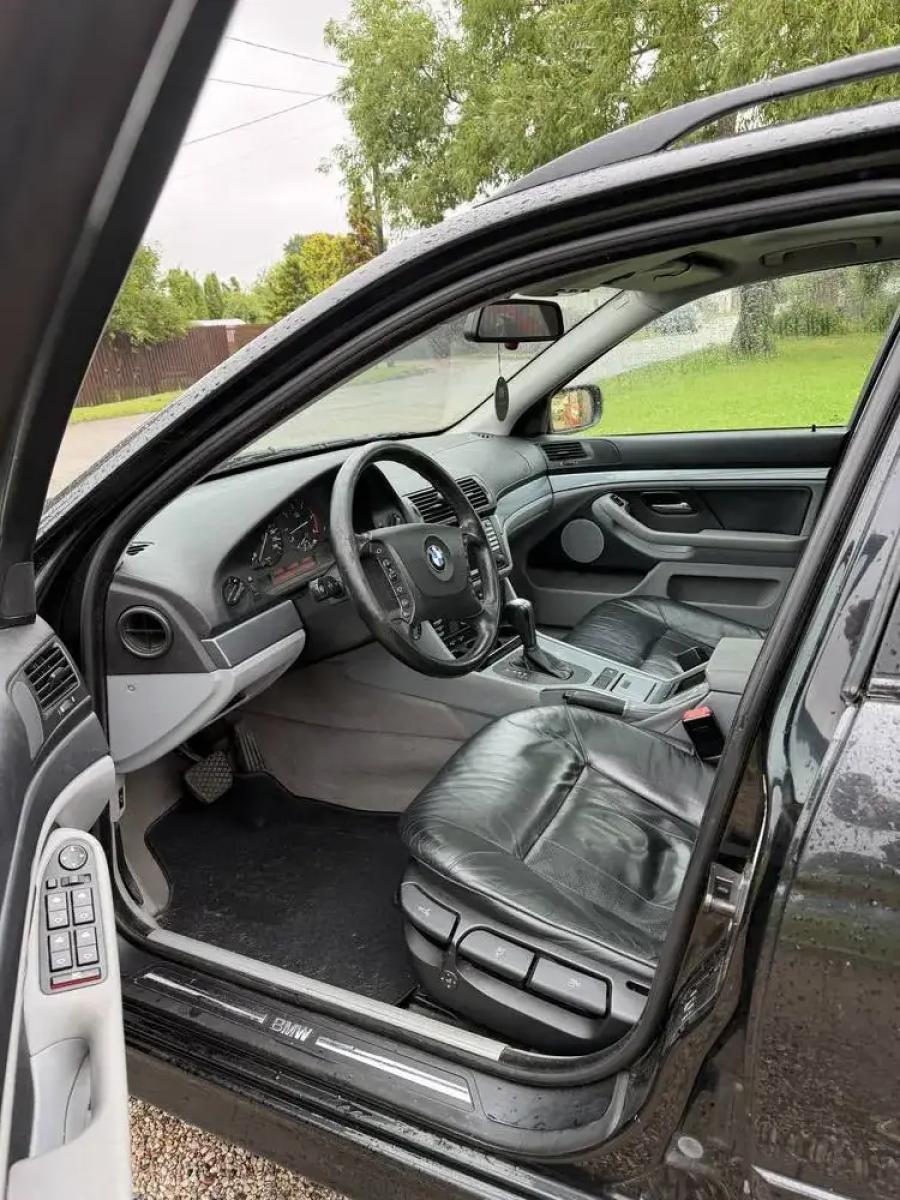 Black BMW 525 2003 in Ventspils, with an engine capacity of 2.50 L and mileage of 418 thousand km for 1490 €, photo 7 on AUTOMOTO.COM.LV