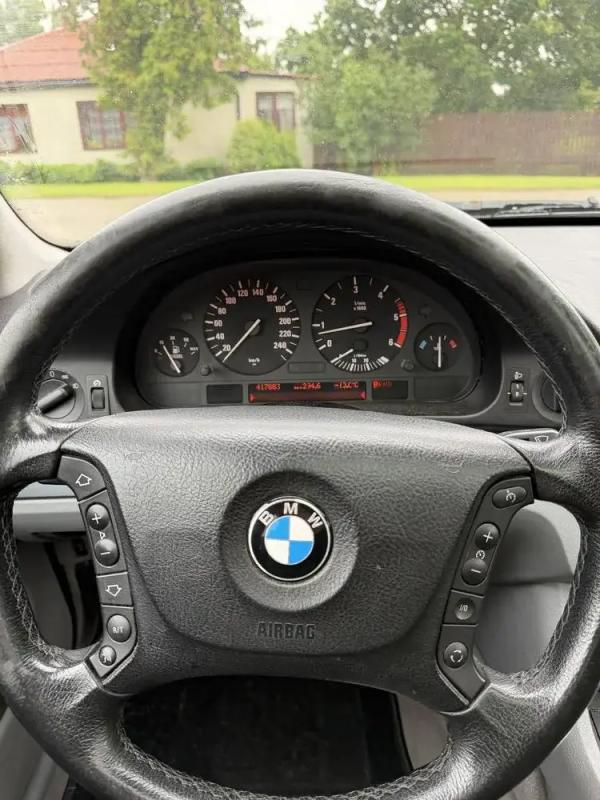 Black BMW 525 2003 in Ventspils, with an engine capacity of 2.50 L and mileage of 418 thousand km for 1490 €, photo 8 on AUTOMOTO.COM.LV