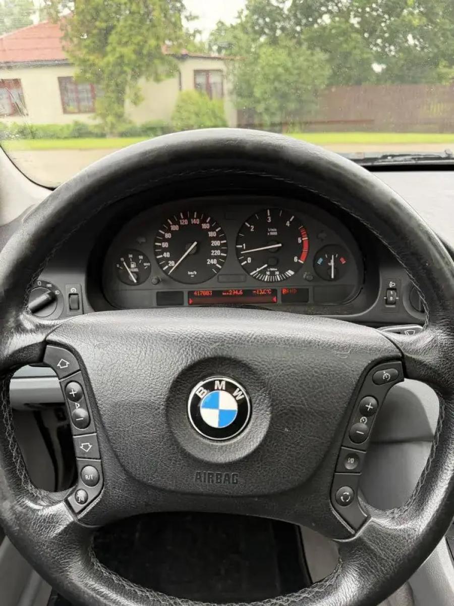 Black BMW 525 2003 in Ventspils, with an engine capacity of 2.50 L and mileage of 418 thousand km for 1490 €, photo 9 on AUTOMOTO.COM.LV