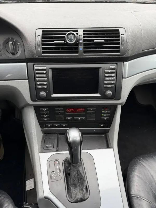 Black BMW 525 2003 in Ventspils, with an engine capacity of 2.50 L and mileage of 418 thousand km for 1490 €, photo 9 on AUTOMOTO.COM.LV