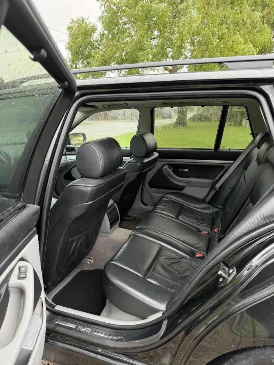 Black BMW 525 2003 in Ventspils, with an engine capacity of 2.50 L and mileage of 418 thousand km for 1490 €, photo 11 on AUTOMOTO.COM.LV