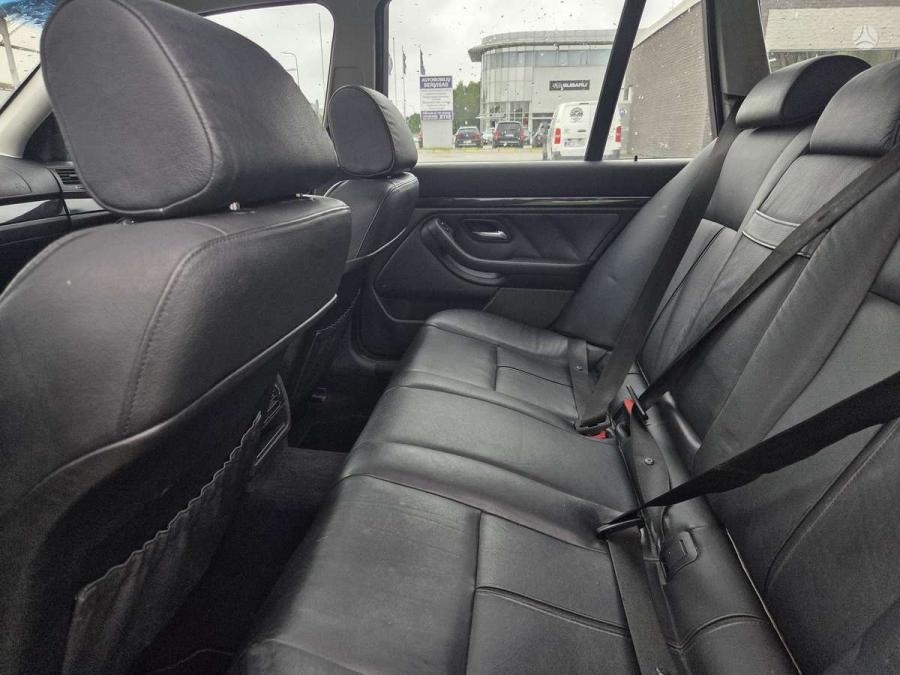 Melns BMW 525 2003 Kauņa, ar dzinēja tilpumu 2.50 L un nobraukumu 270 tūkst. km par 2999 €, foto 79 vietnē AUTOMOTO.COM.LV