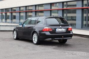 Black BMW 525 2004 in Riga, with an engine capacity of 2.50 L and mileage of 381 thousand km for 4000 €, photo 4 on AUTOMOTO.COM.LV