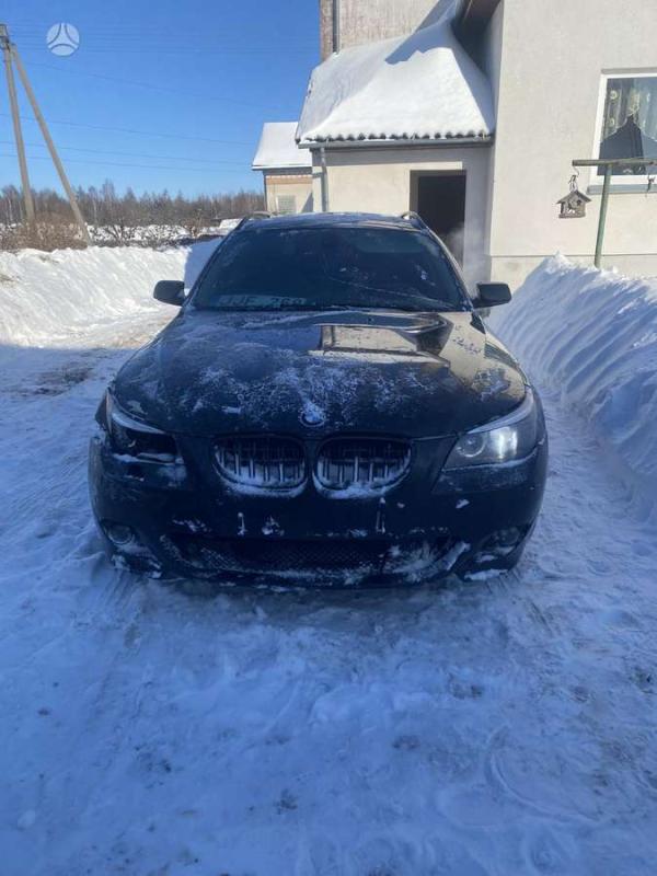 Black BMW 525 2004 in Siauliai, with an engine capacity of 3.00 L and mileage of 340 thousand km for 2500 €, photo 1 on AUTOMOTO.COM.LV