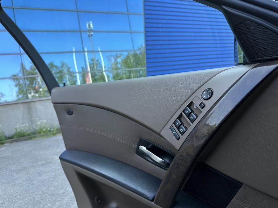 Melns BMW 525 2004 Rīga, ar dzinēja tilpumu 2.50 L un nobraukumu 362 tūkst. km par 3690 €, foto 15 vietnē AUTOMOTO.COM.LV