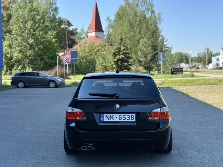 Black BMW 525 2004 in Riga, with an engine capacity of 2.50 L and mileage of 362 thousand km for 3690 €, photo 3 on AUTOMOTO.COM.LV