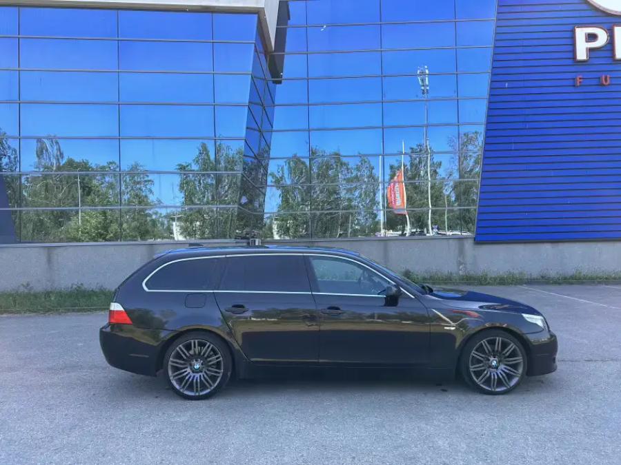 Black BMW 525 2004 in Riga, with an engine capacity of 2.50 L and mileage of 362 thousand km for 3690 €, photo 7 on AUTOMOTO.COM.LV