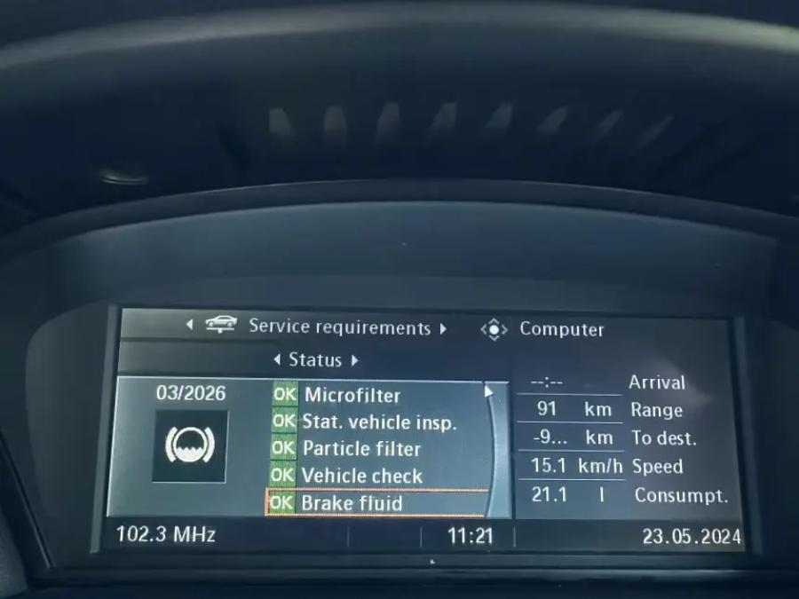 Black BMW 525 2004 in Riga, with an engine capacity of 2.50 L and mileage of 362 thousand km for 3690 €, photo 12 on AUTOMOTO.COM.LV