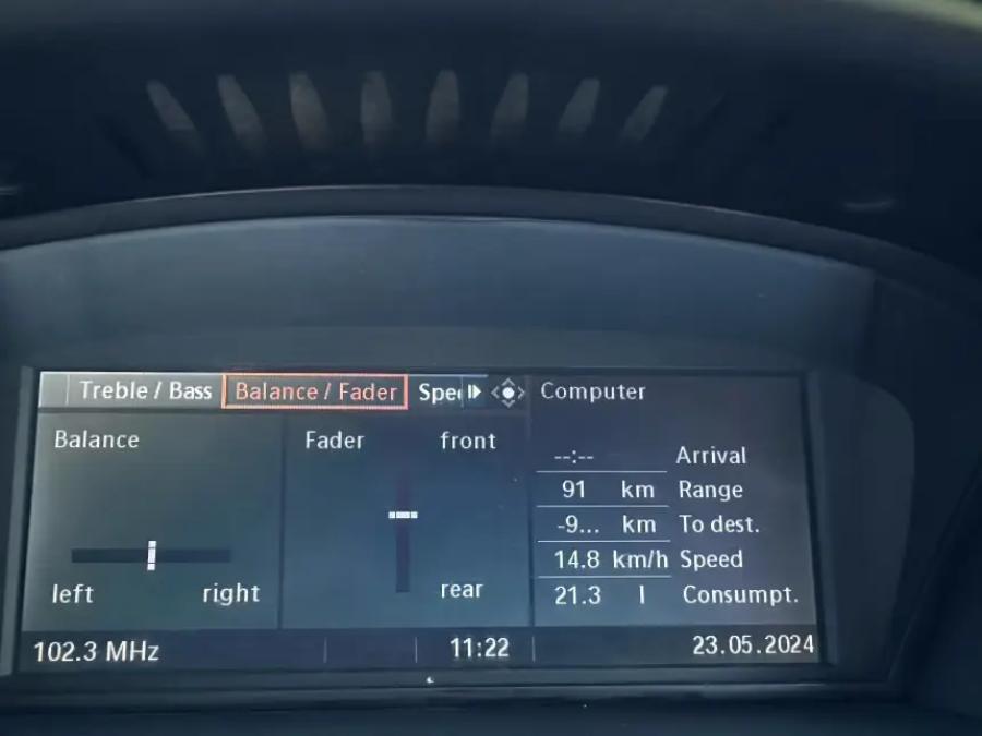 Black BMW 525 2004 in Riga, with an engine capacity of 2.50 L and mileage of 362 thousand km for 3690 €, photo 13 on AUTOMOTO.COM.LV