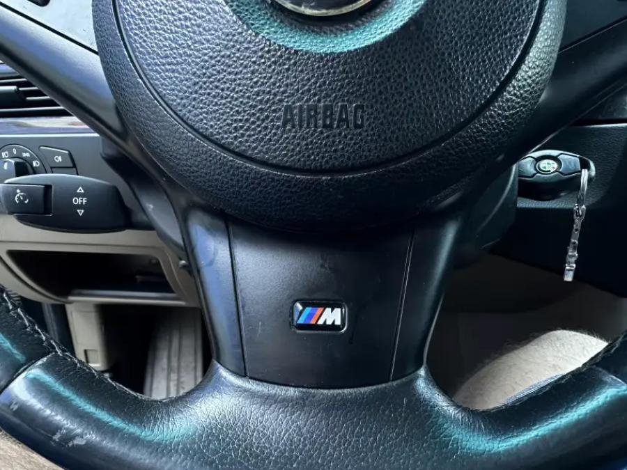Black BMW 525 2004 in Riga, with an engine capacity of 2.50 L and mileage of 362 thousand km for 3690 €, photo 16 on AUTOMOTO.COM.LV